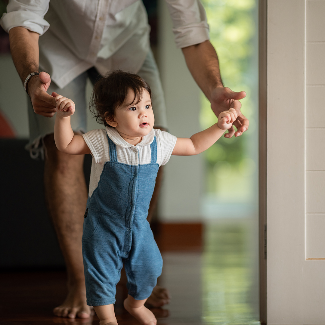 Primeros pasos bebé: ¿cómo ayudarlo? - Calmatol